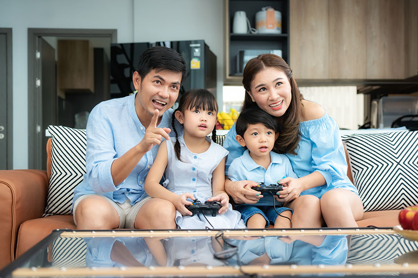 Family Bonding Activities: How Tech Brings Everyone Closer